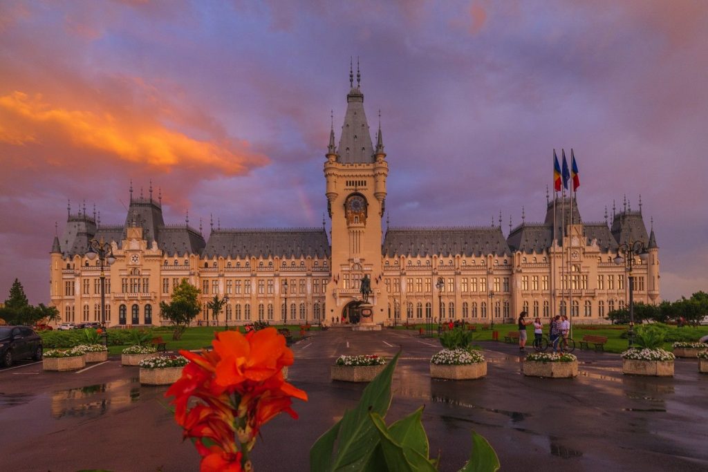 OBIECTIVE TURISTICE DIN ROMÂNIA Palatul Culturii Iasi Revistă ...